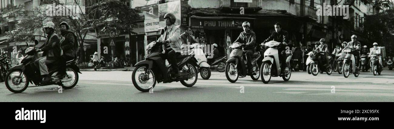 Vietnam Vietnam, 2080808, Mopedfahrer ,in saigon *** Vietnam Vietnam ...