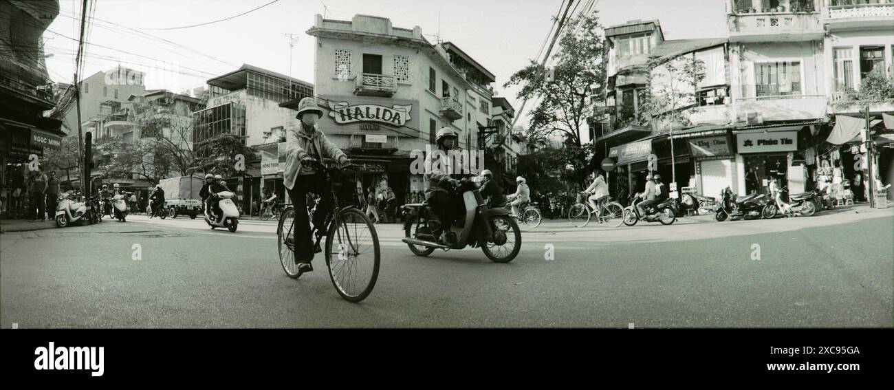 Vietnam Vietnam, 2080808, Mopedfahrer ,in saigon *** Vietnam Vietnam ...