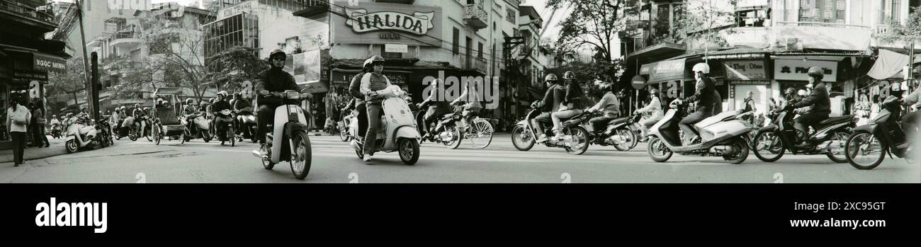 Vietnam Vietnam, 2080808, Mopedfahrer ,in saigon *** Vietnam Vietnam ...