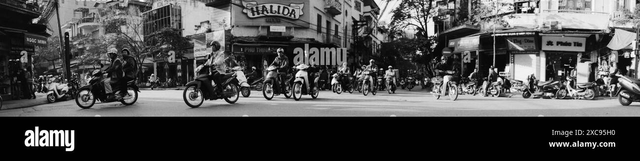 Vietnam Vietnam, 2080808, Mopedfahrer ,in saigon *** Vietnam Vietnam ...