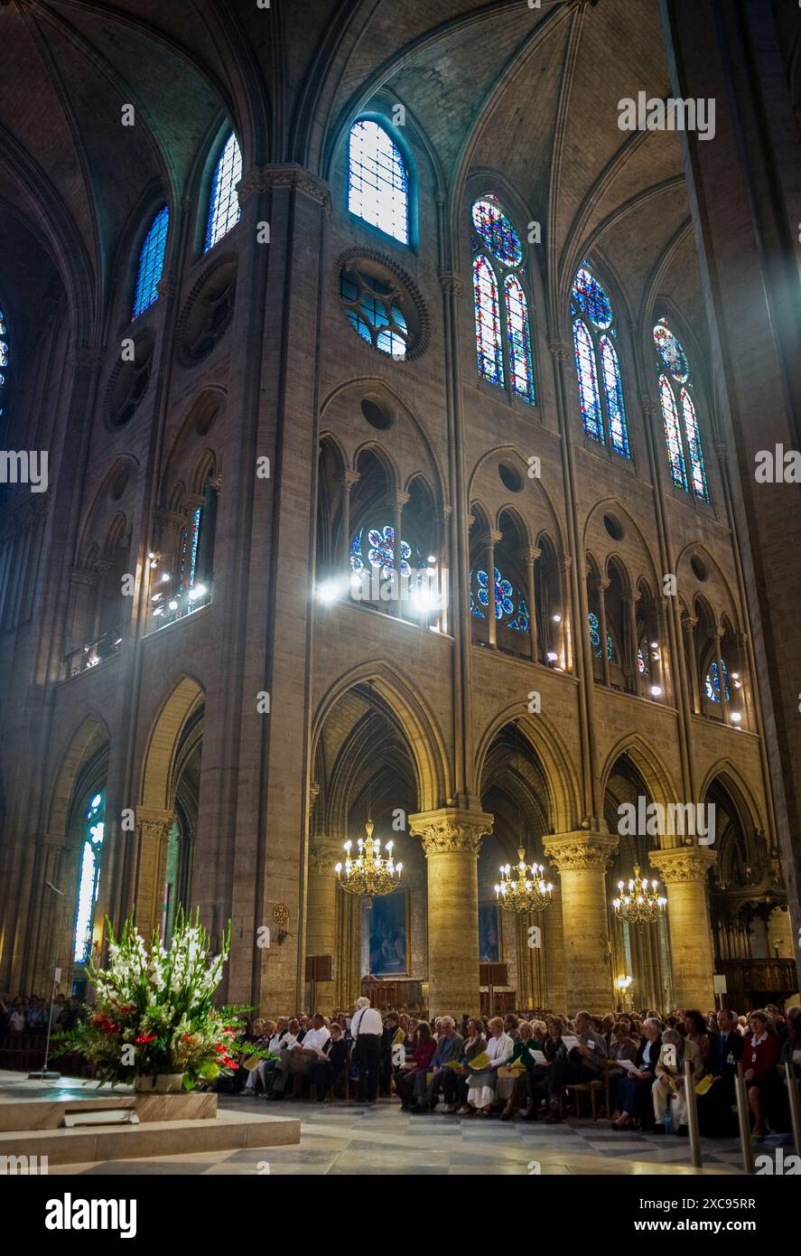 Cathedrale paris inside hi-res stock photography and images - Alamy