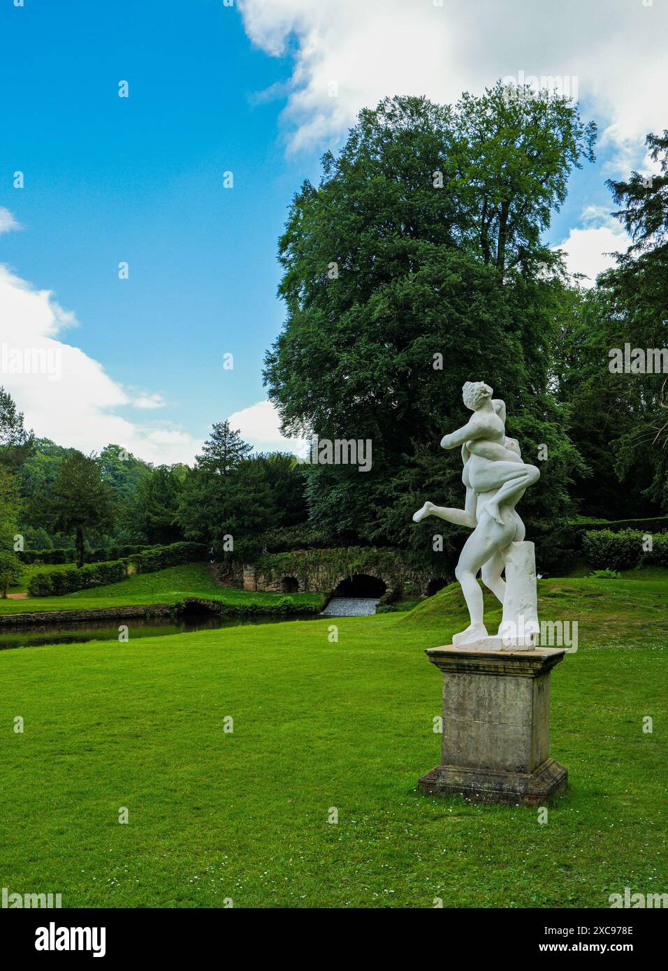 Statue of Hercules fighting Antaes at Studley Royal water gardens ...