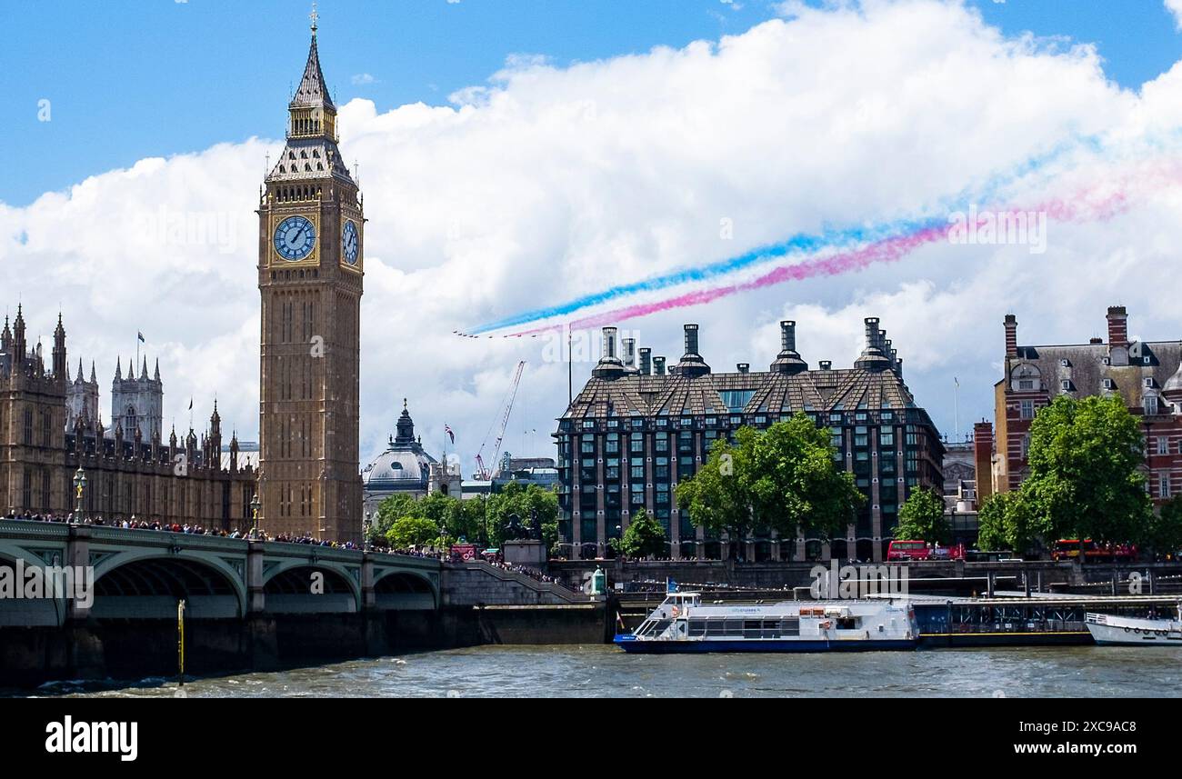 Red arrows 2024 hi-res stock photography and images - Alamy