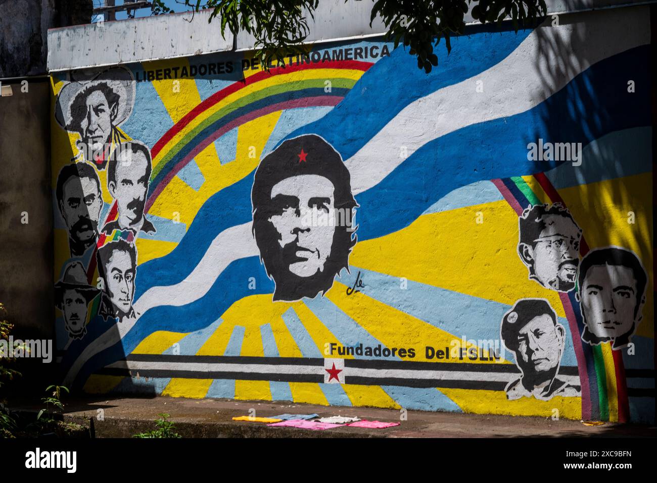 Che Guevara mural, Museum of the Revolution, documenting the events ...