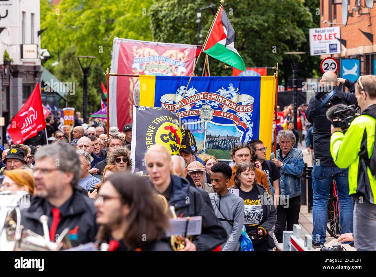 1984 battle of orgreave hi-res stock photography and images - Alamy