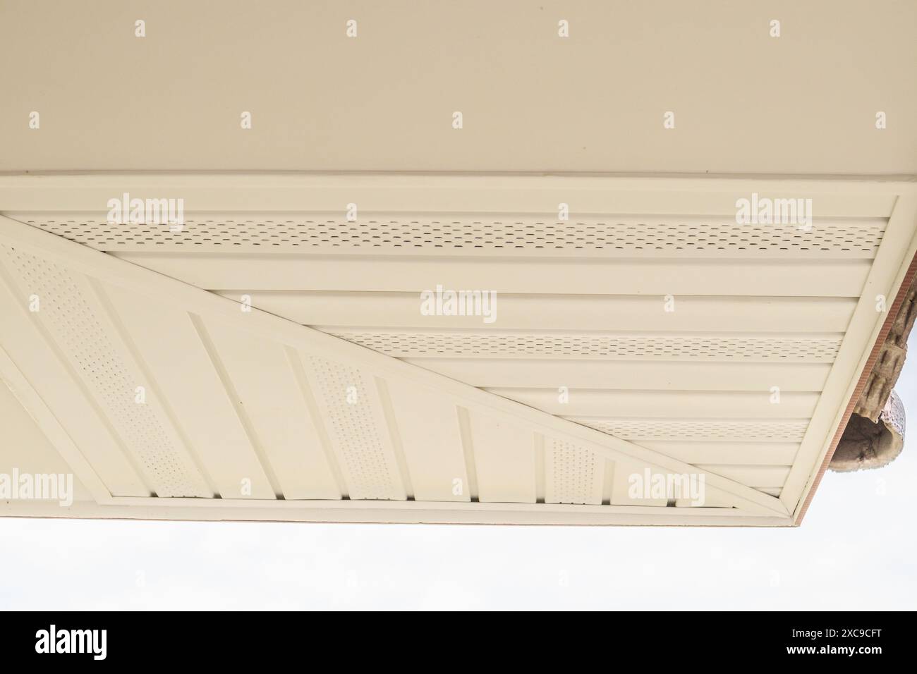 Eaves installation hi-res stock photography and images - Alamy