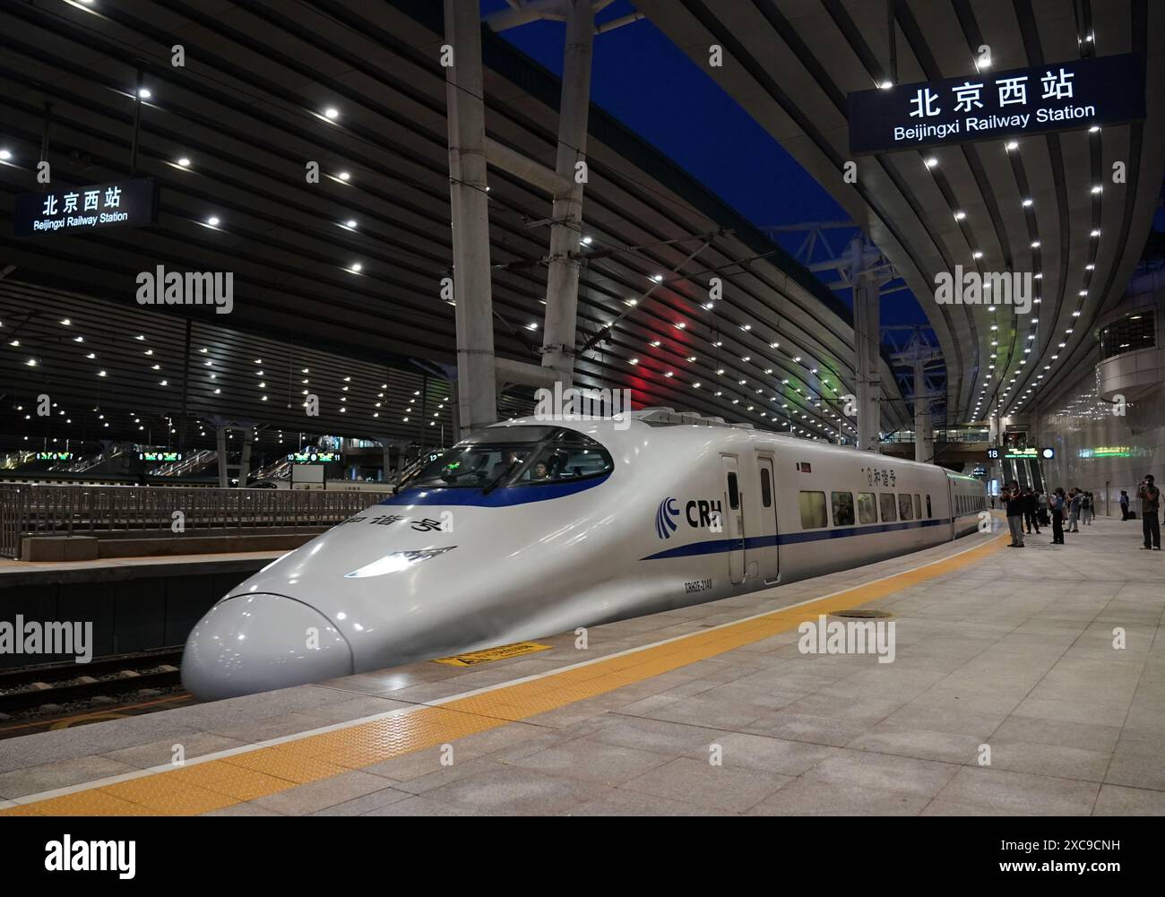 (240615) -- BEIJING, June 15, 2024 (Xinhua) -- The high-speed sleeper ...