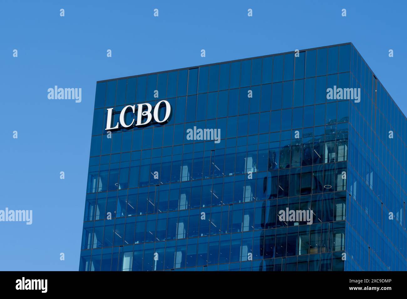 Lcbo building toronto hi-res stock photography and images - Alamy