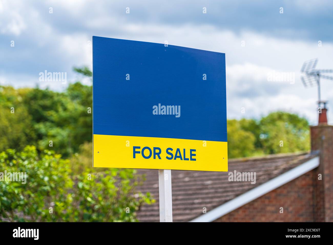 Estate Agency house for sale board, real estate signboard Stock Photo ...