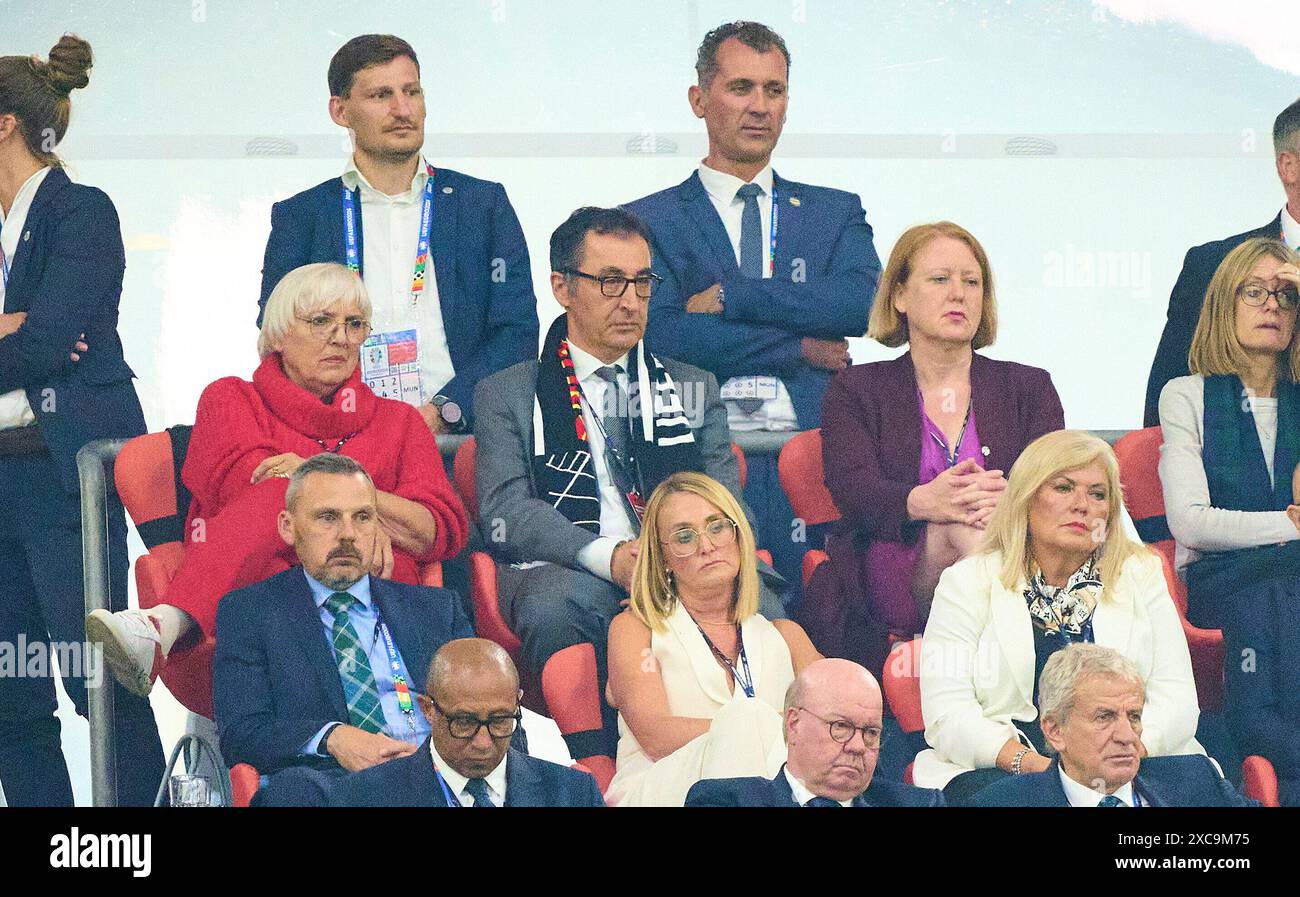 Claudia Roth, Cem Oezdemir (Partei, Gruene) in the group stage match ...
