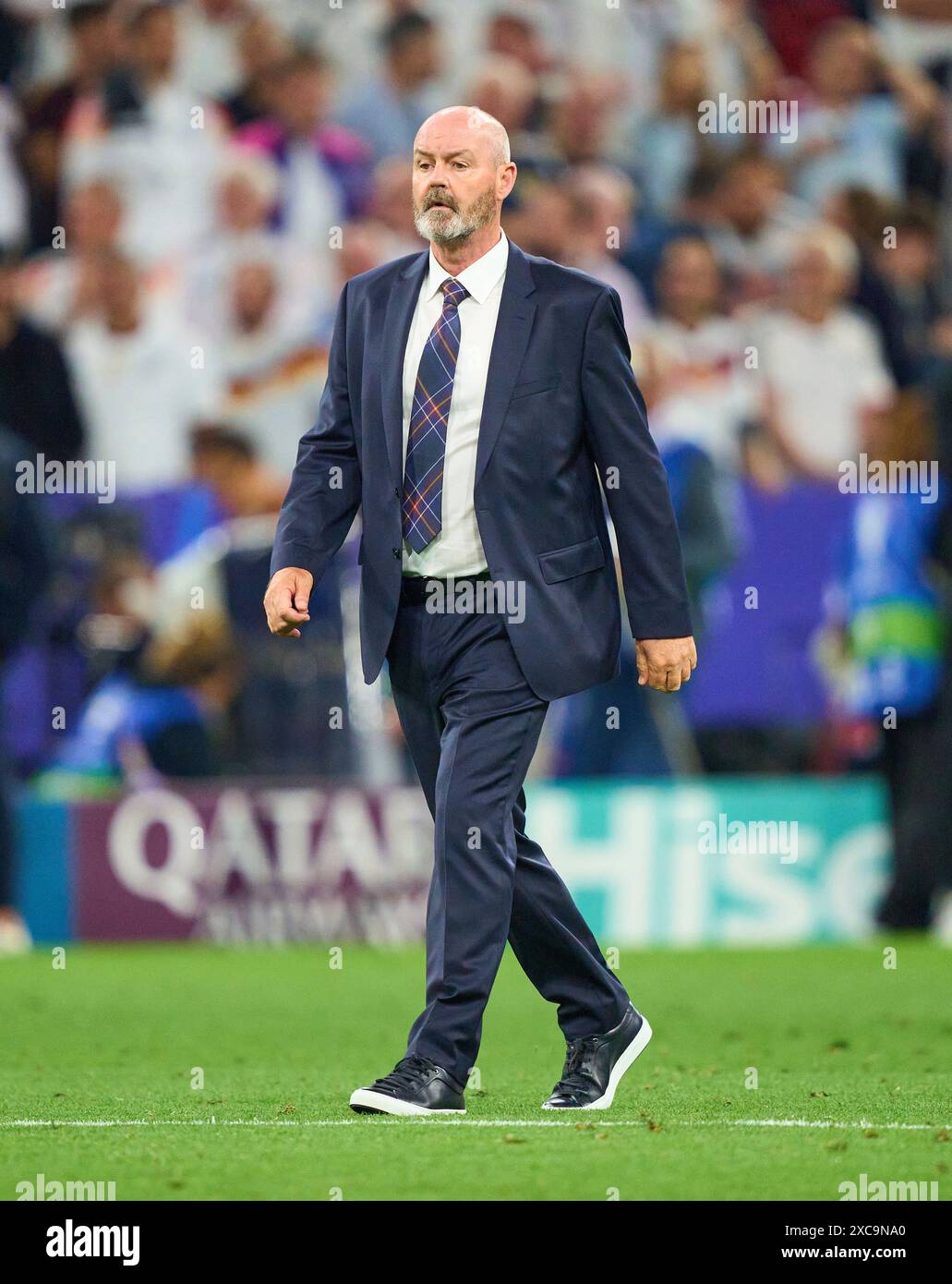 Steve Clarke, SCO Head coach, Trainer, sad after the group stage match ...