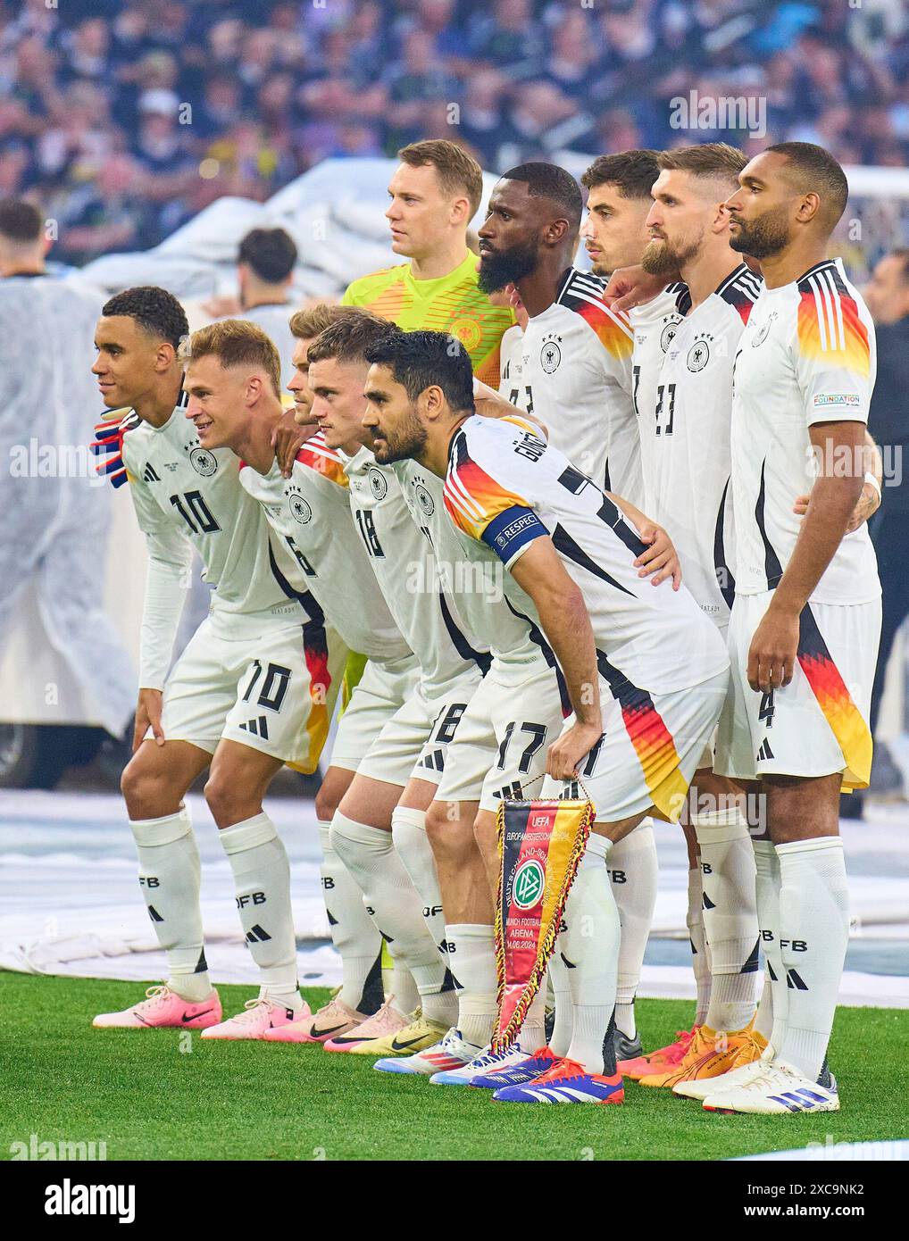 Mannschaftsfoto DFB Manuel NEUER, DFB 1 goalkeeper, Antonio Ruediger ...