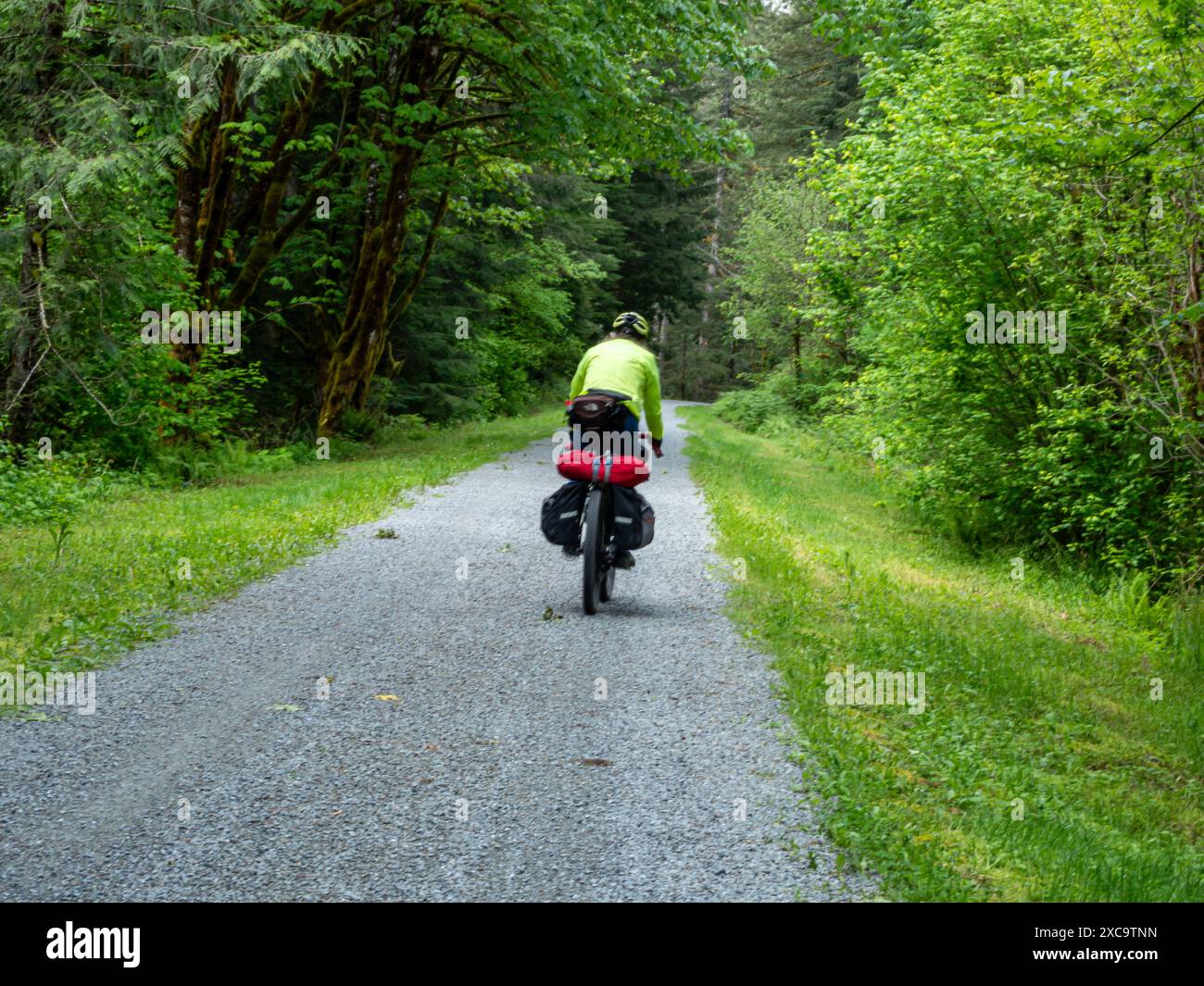 WA25368-05...WASHINGTON - Tom Kirkendall riding up the John Wayne ...