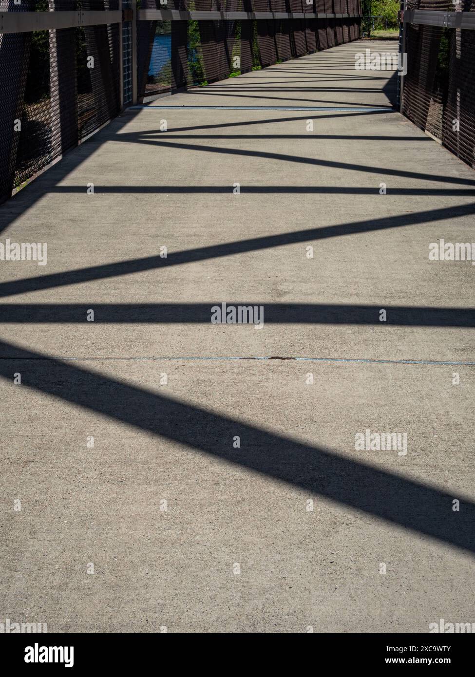 WA25384-00...WASHINGTON - Bridge over the Yakima River at Lake Easton ...