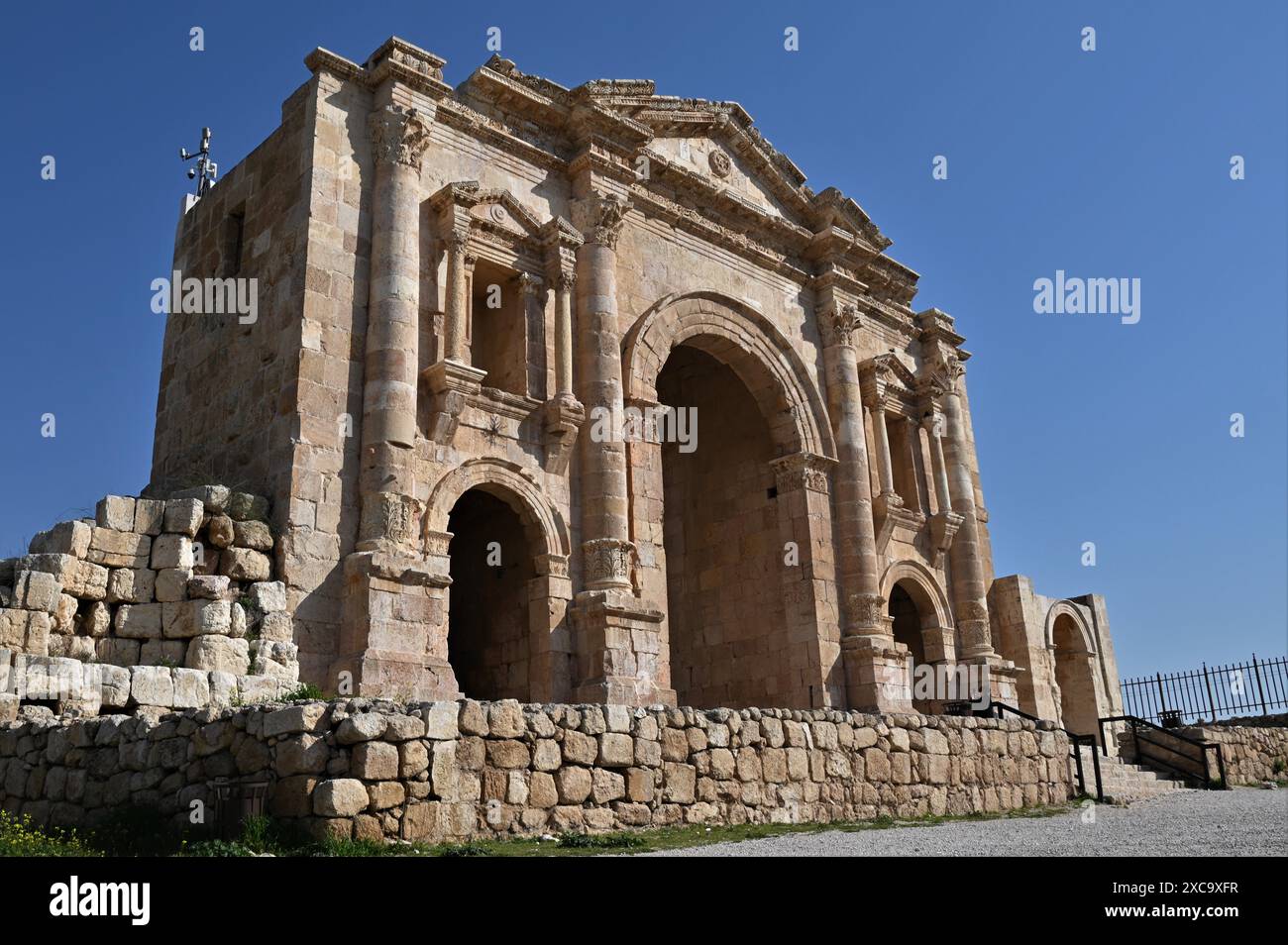 A view of the architectural ruins of the historic Roman city of Jerash ...