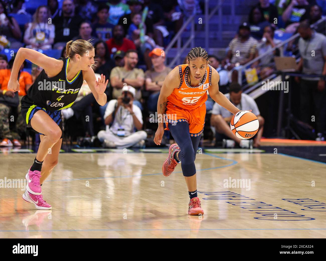Arlington, TX, USA. 15th June, 2024. Connectucut's Tyasha Harris (52 ...