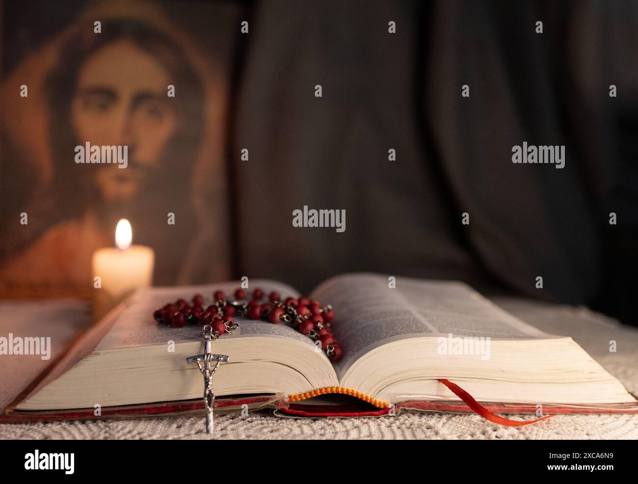 Bible rosary home hi-res stock photography and images - Alamy