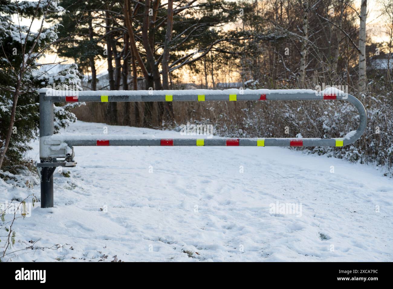 Walkway closed for vehicles Stock Photo - Alamy