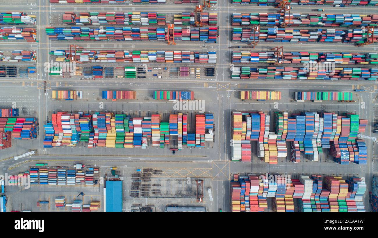 Shipping containers logistics depot hi-res stock photography and images ...