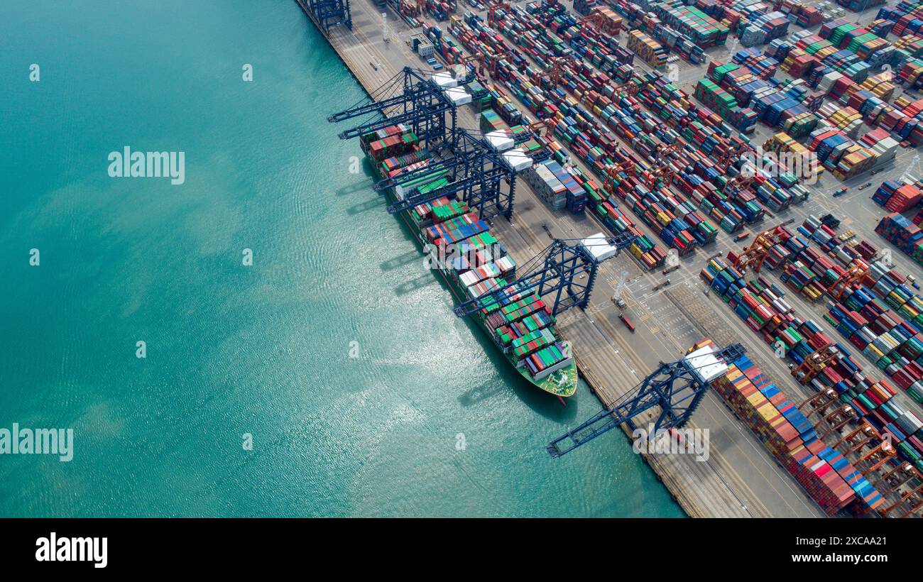 Aerial container ships in sea hi-res stock photography and images - Alamy