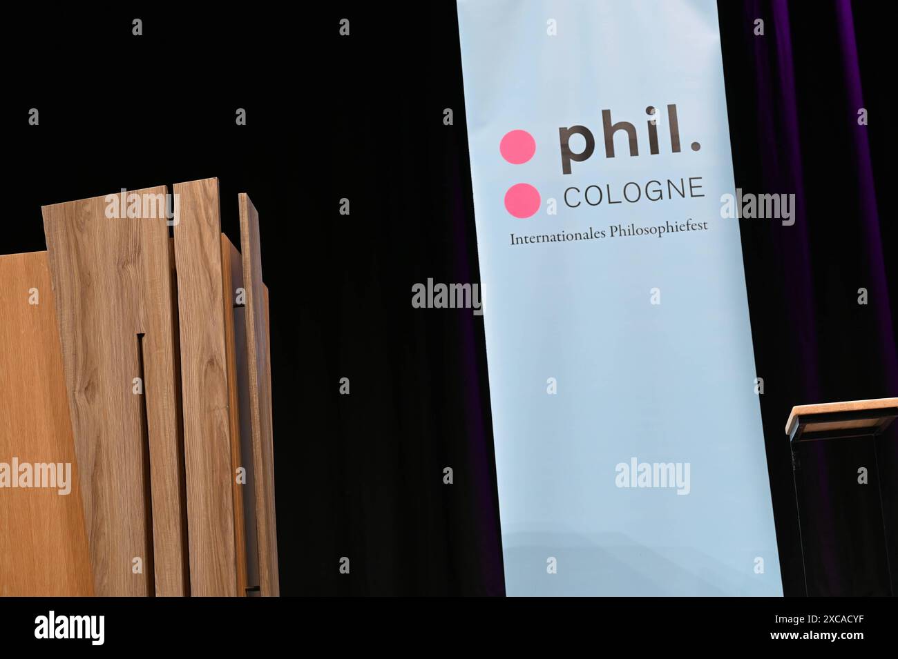 Leer logo hi-res stock photography and images - Alamy