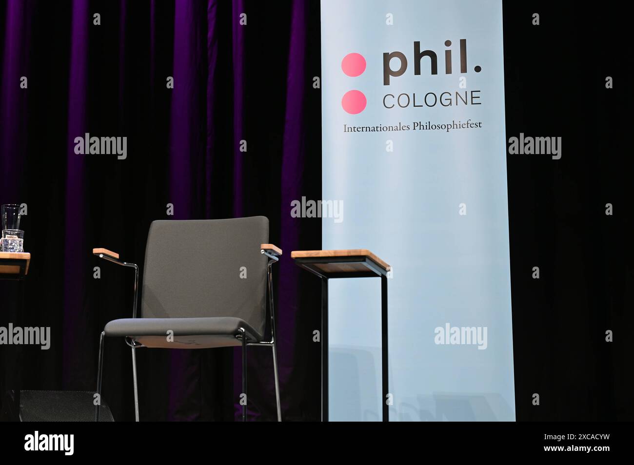 Leer logo hi-res stock photography and images - Alamy