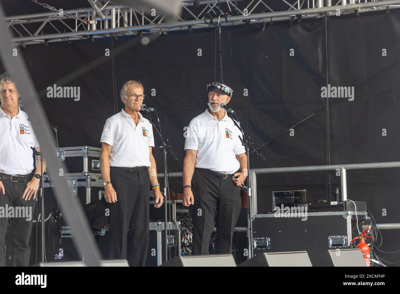 Short Drag Roger on the Sharps stage at the Falmouth International Sea ...