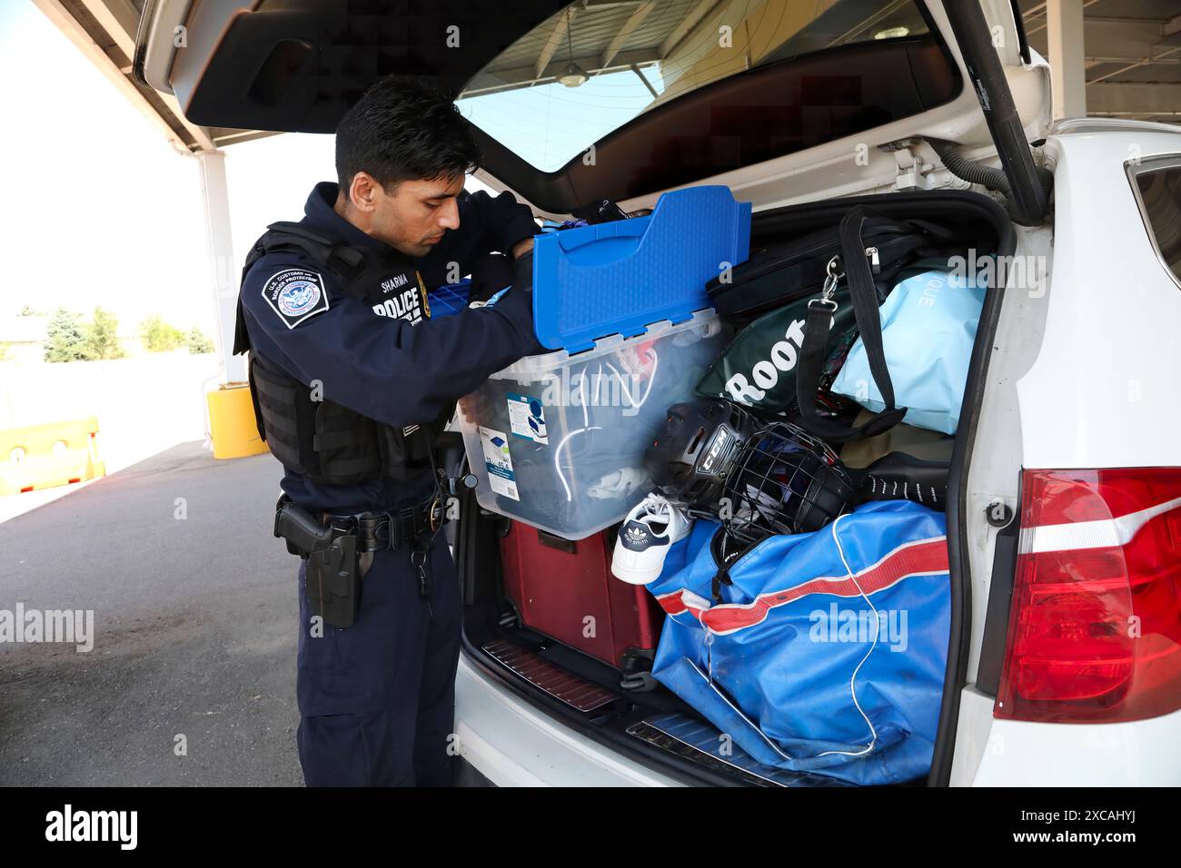U.S. Customs and Border Protection Officers conduct passenger ...