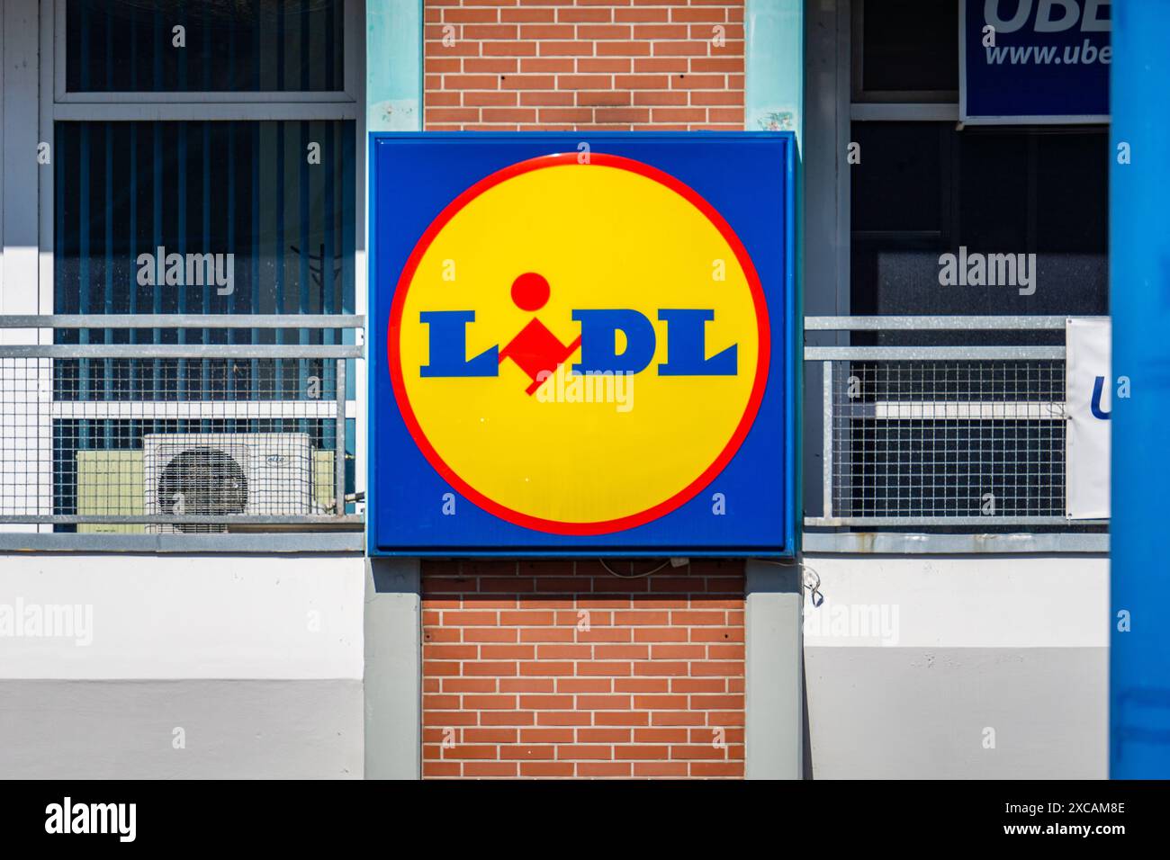 Lidl stiftung signboard hi-res stock photography and images - Alamy