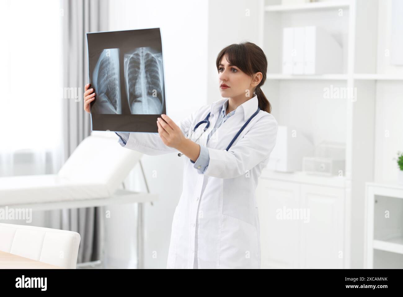 Lung disease. Doctor examining chest x-ray in clinic Stock Photo - Alamy