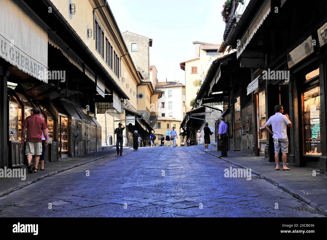 Florence, Tuscany, Italy, Europe, Historic shopping street with people ...