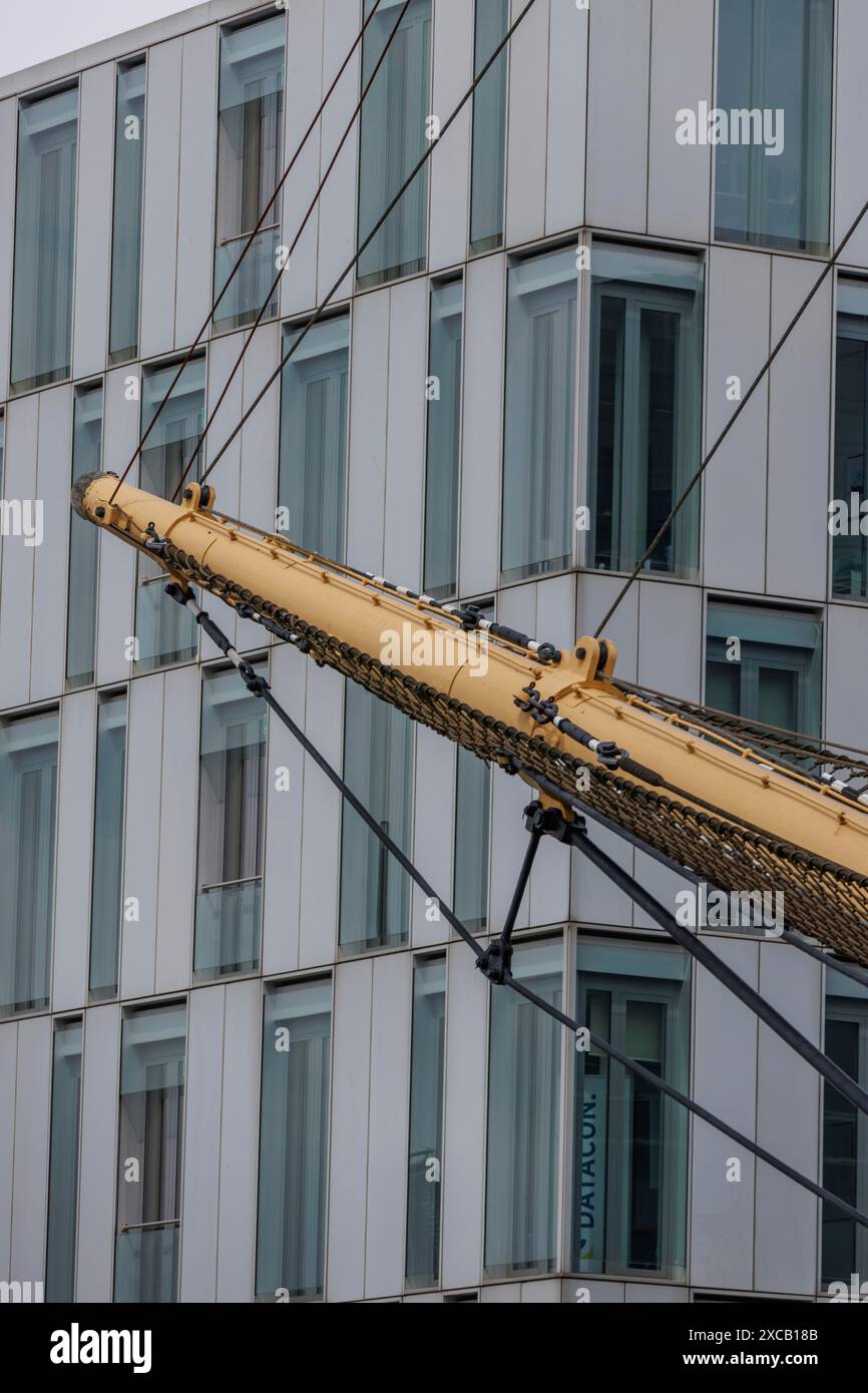 Multi mast hi-res stock photography and images - Alamy