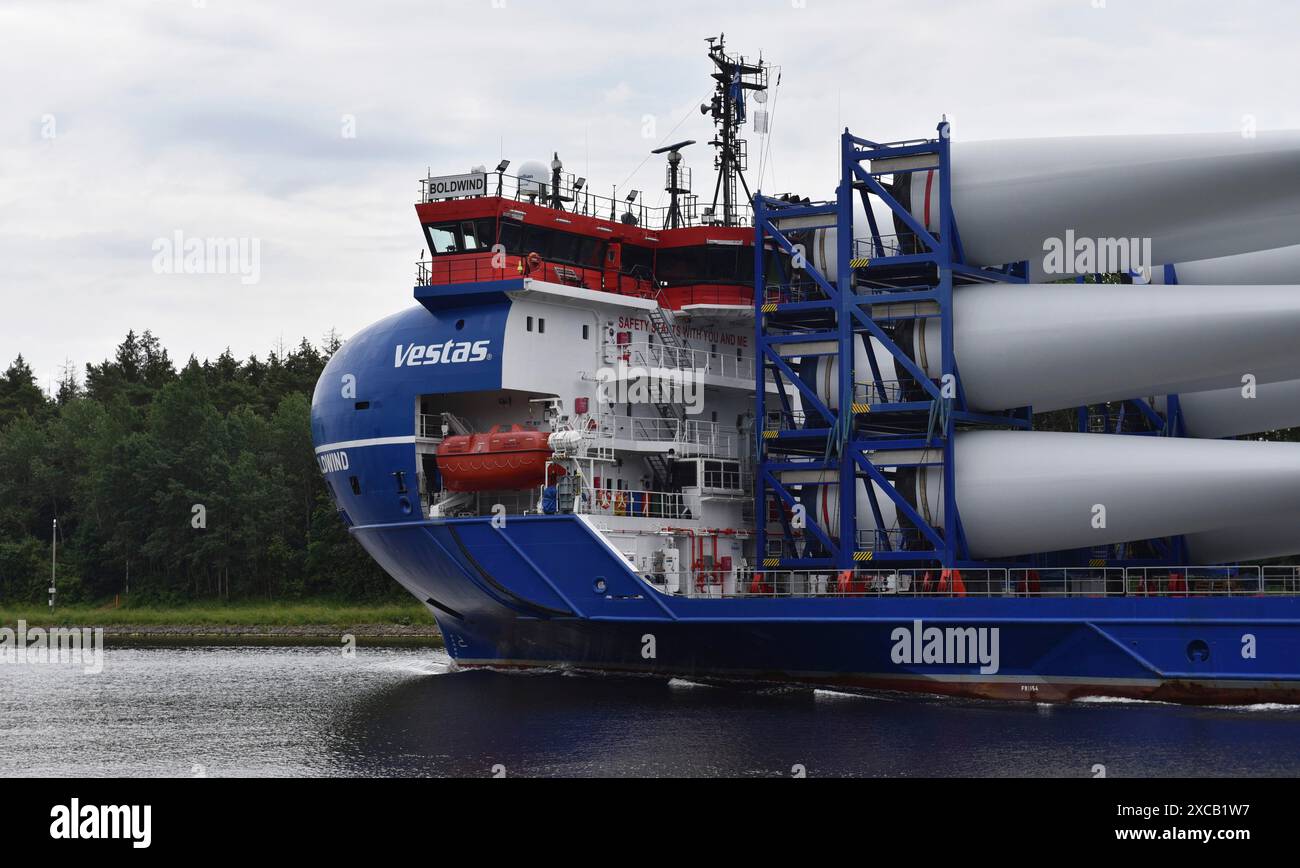 Cargo ship Boldwind transports rotor blades in the Kiel Canal, Kiel ...