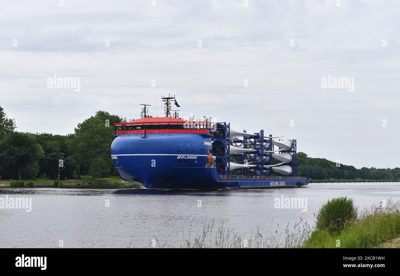 Cargo ship Boldwind transports rotor blades in the Kiel Canal, Kiel ...