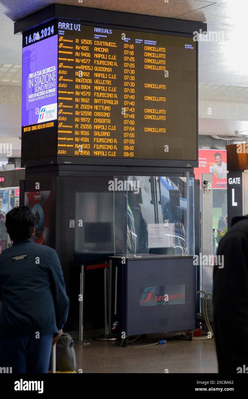 Arriving trenitalia hi-res stock photography and images - Alamy