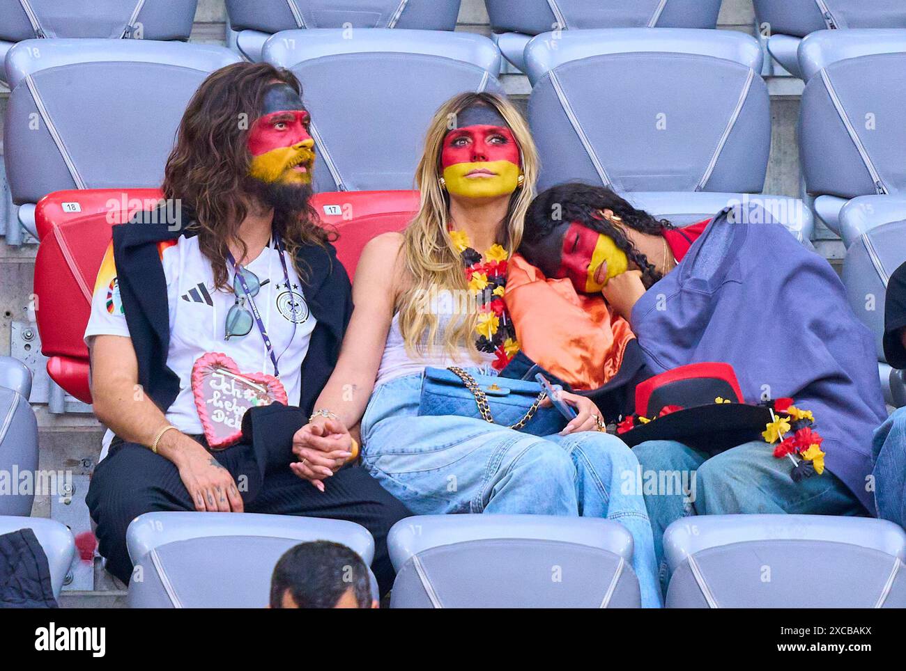 Heidi Klum (GNTM) with husband Tom Kaulitz and four childs Lou (next to ...