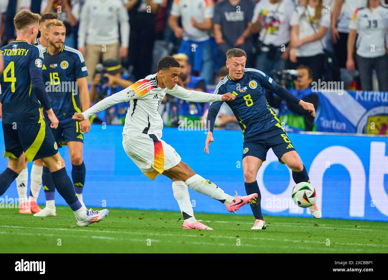 Jamal Musiala, DFB 10 scores, shoots goal , Tor, Treffer, Torschuss, 2 ...