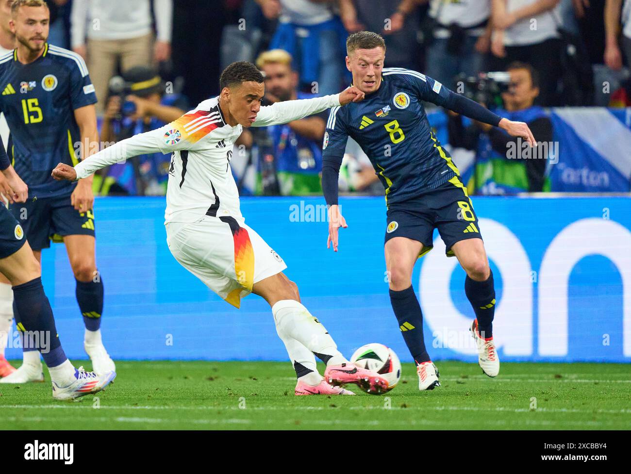 Jamal Musiala, DFB 10 scores, shoots goal , Tor, Treffer, Torschuss, 2 ...