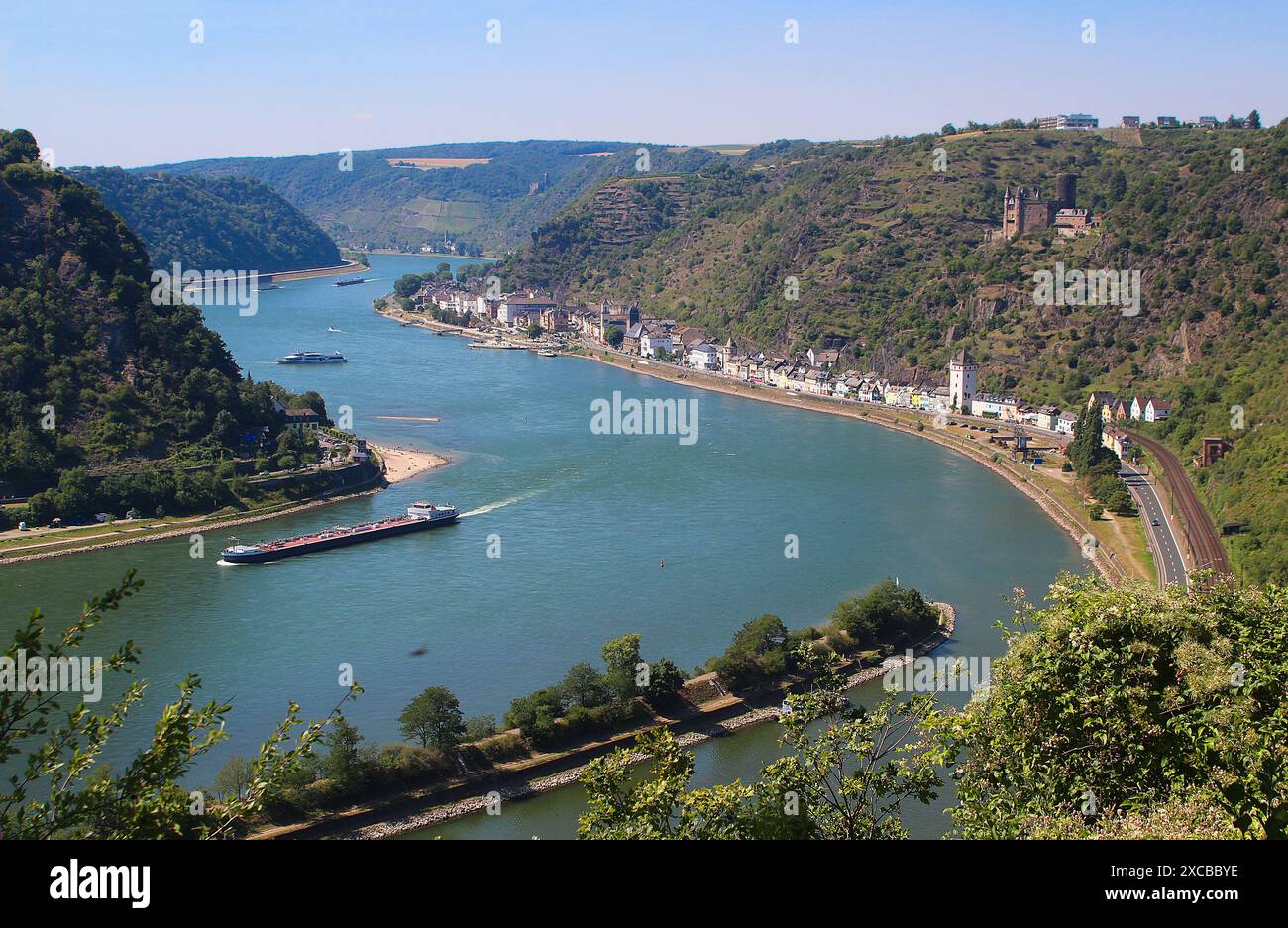 View at the river Rhine and the Katz castle above St. Goarshausen (view ...