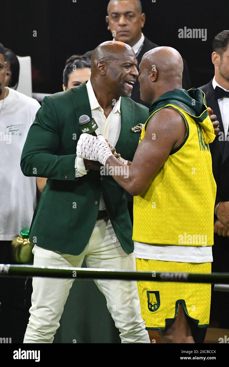 SÃO PAULO, BRASIL - JUNE 16: (R-L) Anderson Silva talks about Terry ...