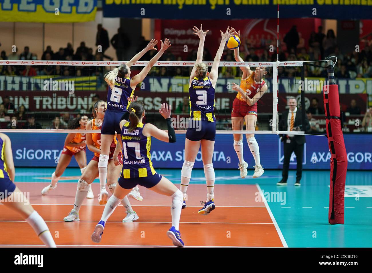 Galatasaray fenerbahce 2024 hi-res stock photography and images - Alamy