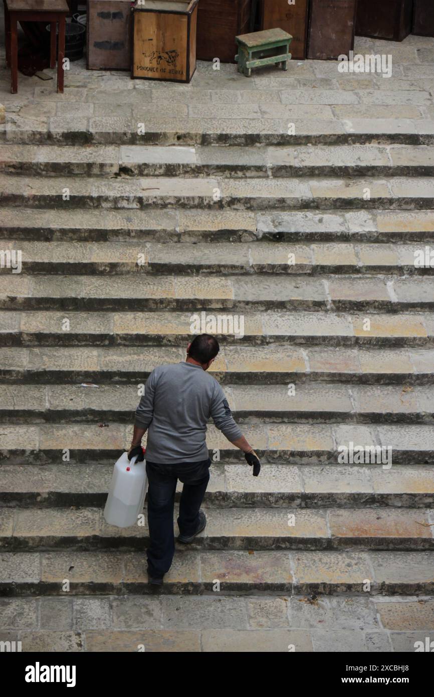 People walking on stairs steps hi-res stock photography and images - Alamy