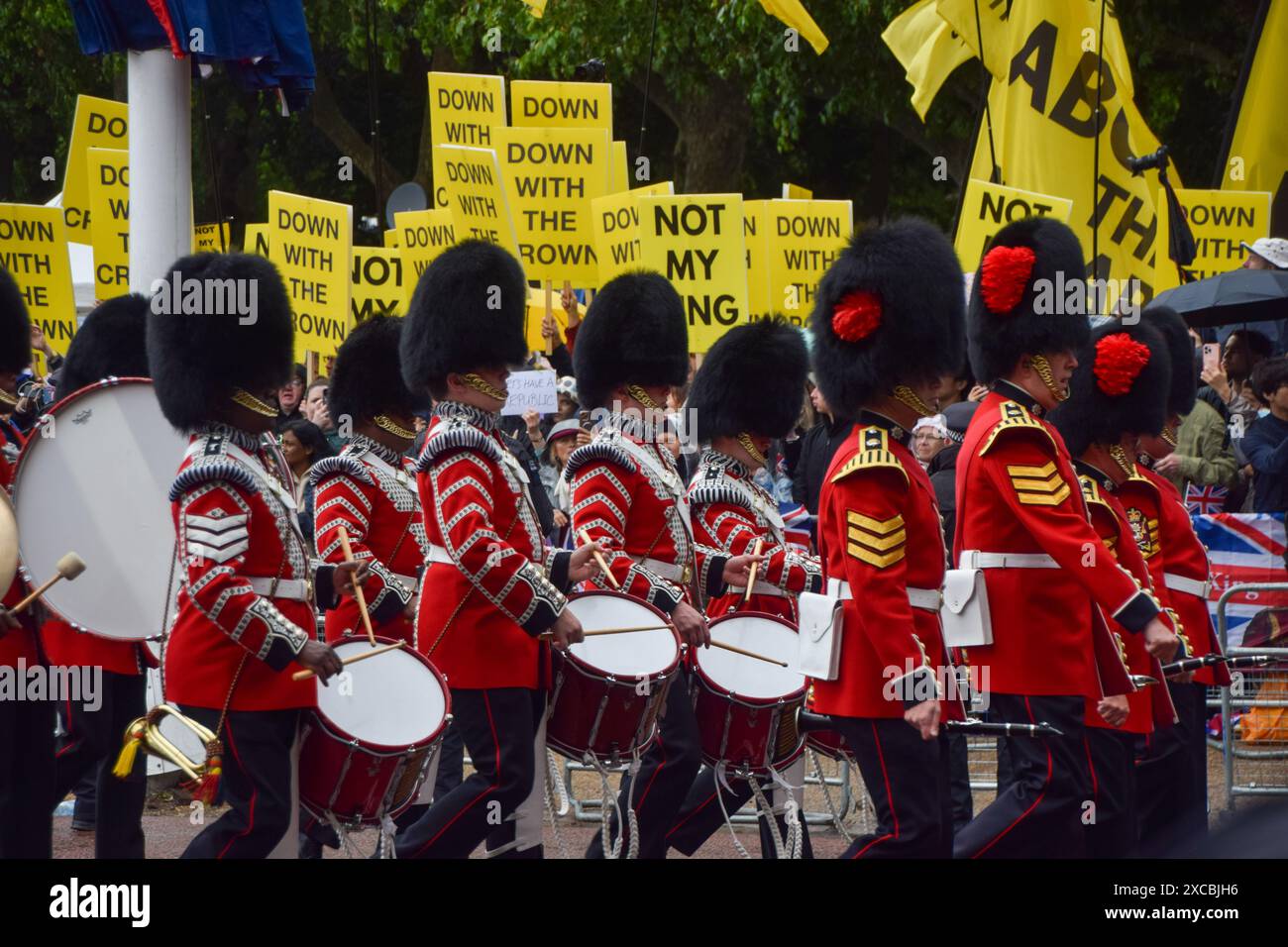 London, UK. 15th June 2024. Trooping the Colour parade passes by anti ...