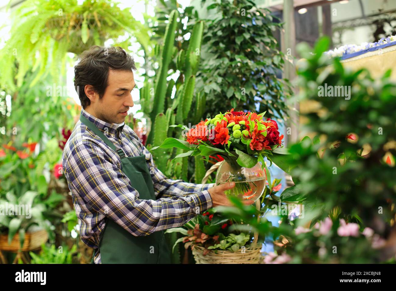 Mature florist man flower hi-res stock photography and images - Alamy