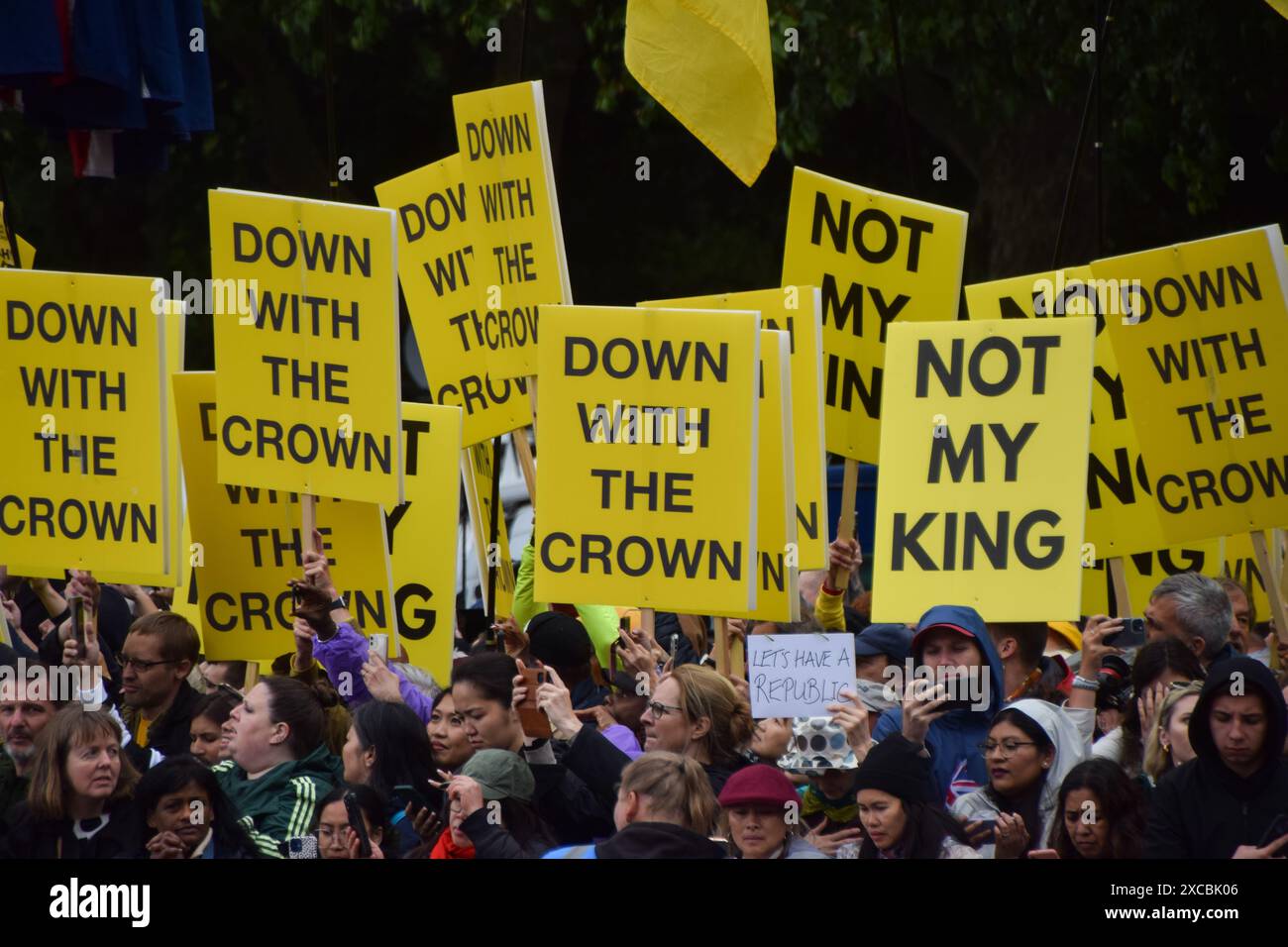 London, UK. 15th June 2024. Anti-monarchy protesters at Trooping the ...