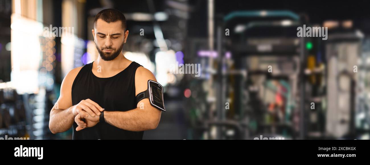 Man Checking His Smartwatch In A Gym Stock Photo - Alamy