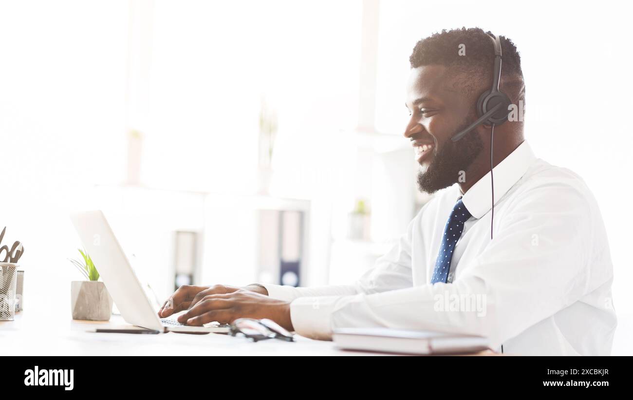 Agent typing Cut Out Stock Images & Pictures - Alamy