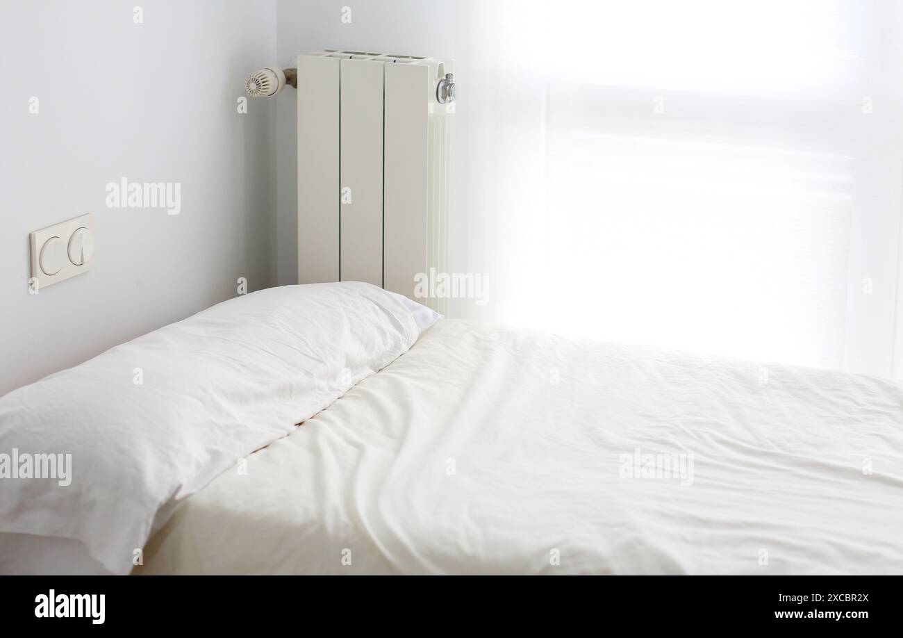 Empty bedrooms hi-res stock photography and images - Alamy