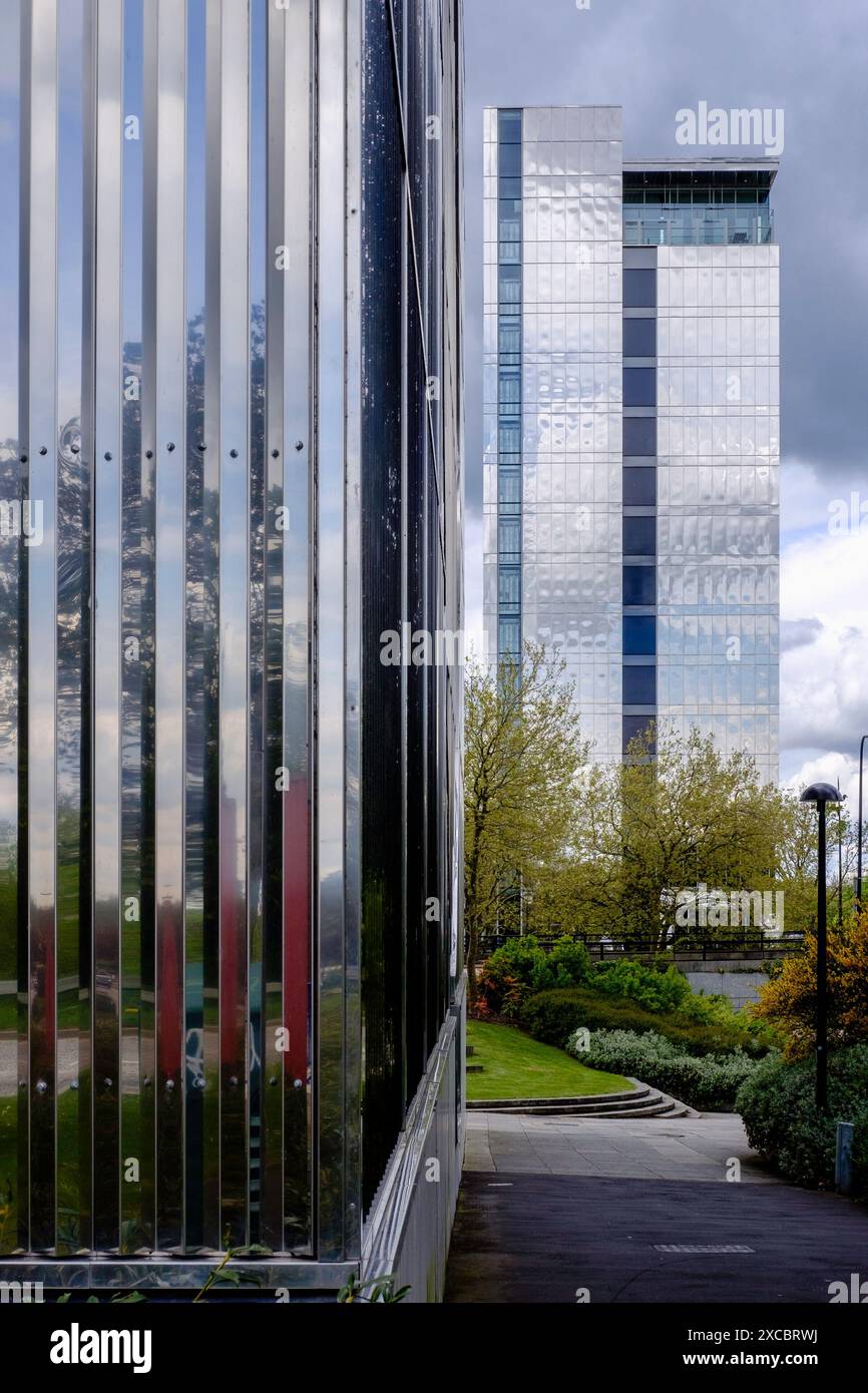 Modern glass steel office hi-res stock photography and images - Alamy
