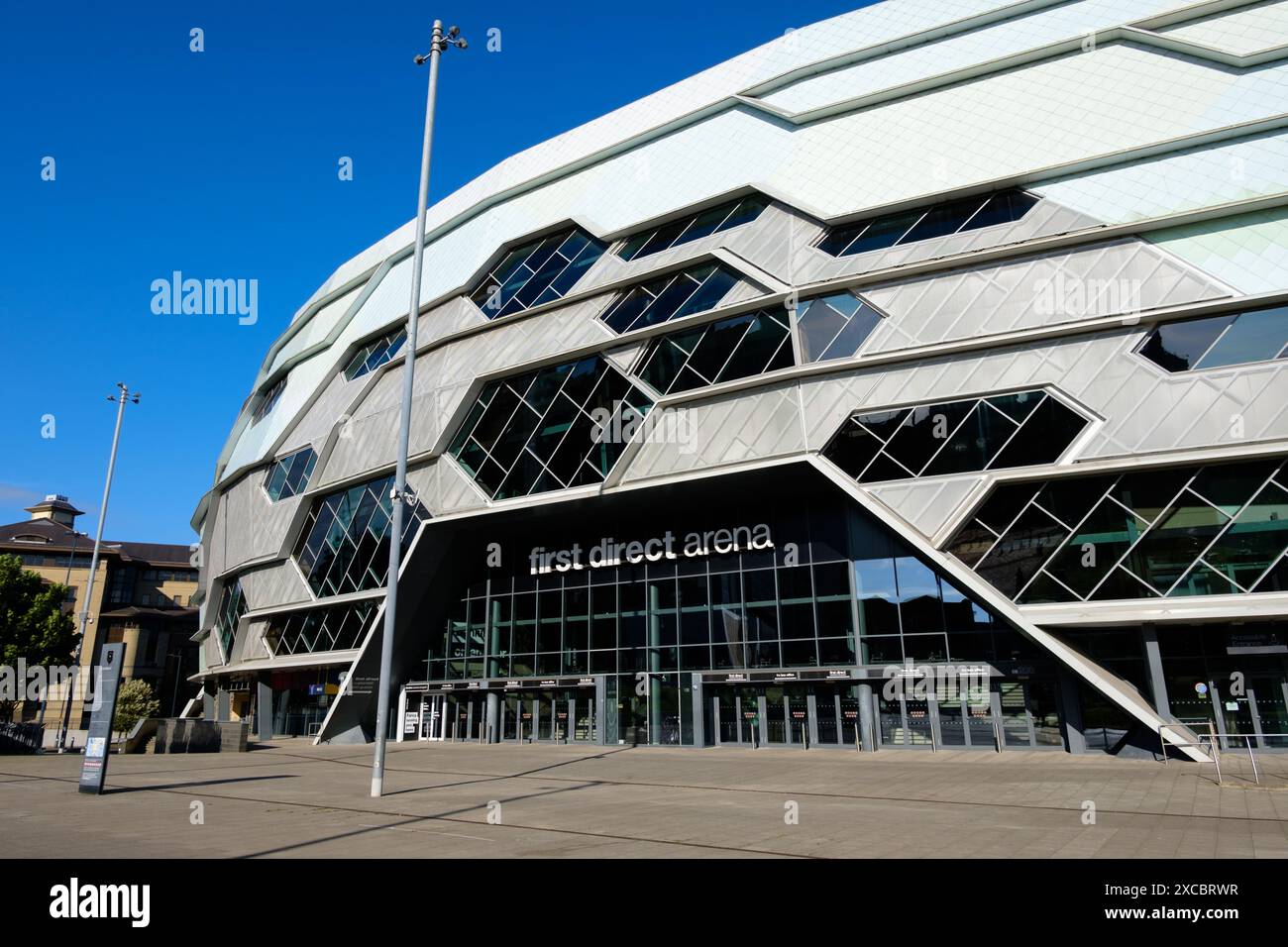 First direct arena leeds exterior hi-res stock photography and images ...